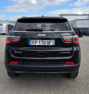 Black Jeep Compass 2017 in Marijampole, with an engine capacity of 1.96 L and mileage of 250 thousand km for 9500 €, photo 8 on AUTOMOTO.COM.LV
