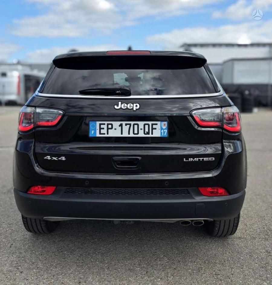 Black Jeep Compass 2017 in Marijampole, with an engine capacity of 1.96 L and mileage of 250 thousand km for 9500 €, photo 8 on AUTOMOTO.COM.LV