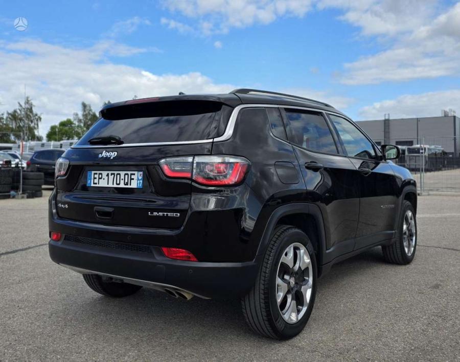 Black Jeep Compass 2017 in Marijampole, with an engine capacity of 1.96 L and mileage of 250 thousand km for 9500 €, photo 9 on AUTOMOTO.COM.LV