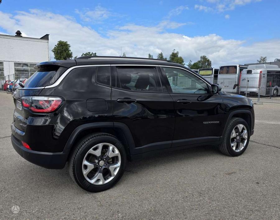 Black Jeep Compass 2017 in Marijampole, with an engine capacity of 1.96 L and mileage of 250 thousand km for 9500 €, photo 10 on AUTOMOTO.COM.LV