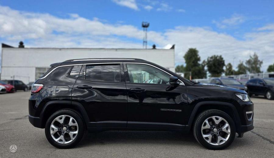 Black Jeep Compass 2017 in Marijampole, with an engine capacity of 1.96 L and mileage of 250 thousand km for 9500 €, photo 11 on AUTOMOTO.COM.LV