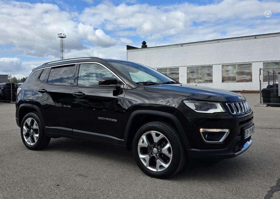 Black Jeep Compass 2017 in Marijampole, with an engine capacity of 1.96 L and mileage of 250 thousand km for 9500 €, photo 12 on AUTOMOTO.COM.LV