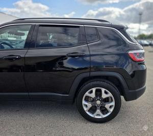 Black Jeep Compass 2017 in Marijampole, with an engine capacity of 1.96 L and mileage of 250 thousand km for 9500 €, photo 14 on AUTOMOTO.COM.LV