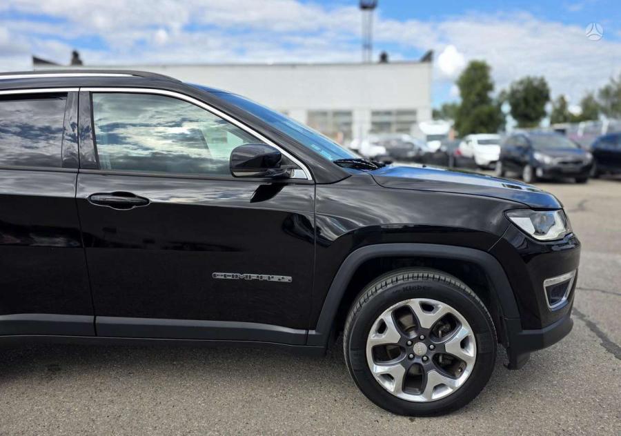 Black Jeep Compass 2017 in Marijampole, with an engine capacity of 1.96 L and mileage of 250 thousand km for 9500 €, photo 15 on AUTOMOTO.COM.LV