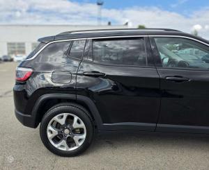 Black Jeep Compass 2017 in Marijampole, with an engine capacity of 1.96 L and mileage of 250 thousand km for 9500 €, photo 16 on AUTOMOTO.COM.LV