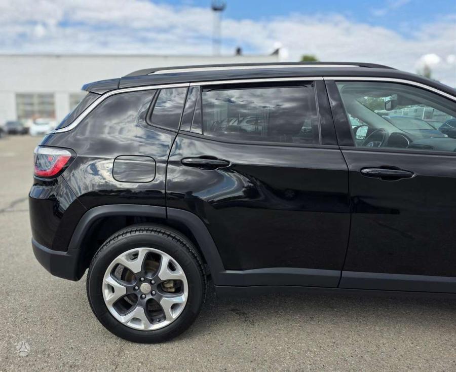 Black Jeep Compass 2017 in Marijampole, with an engine capacity of 1.96 L and mileage of 250 thousand km for 9500 €, photo 16 on AUTOMOTO.COM.LV