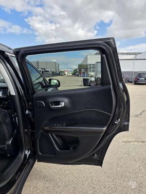 Black Jeep Compass 2017 in Marijampole, with an engine capacity of 1.96 L and mileage of 250 thousand km for 9500 €, photo 17 on AUTOMOTO.COM.LV