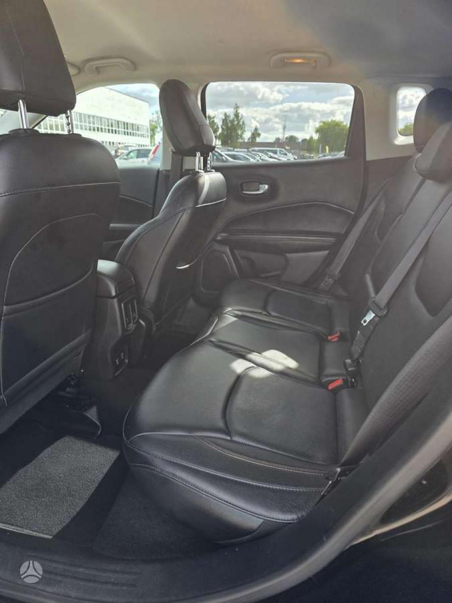 Black Jeep Compass 2017 in Marijampole, with an engine capacity of 1.96 L and mileage of 250 thousand km for 9500 €, photo 20 on AUTOMOTO.COM.LV