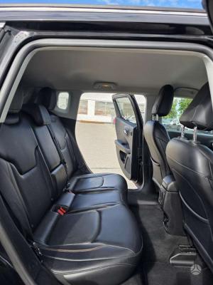 Black Jeep Compass 2017 in Marijampole, with an engine capacity of 1.96 L and mileage of 250 thousand km for 9500 €, photo 21 on AUTOMOTO.COM.LV