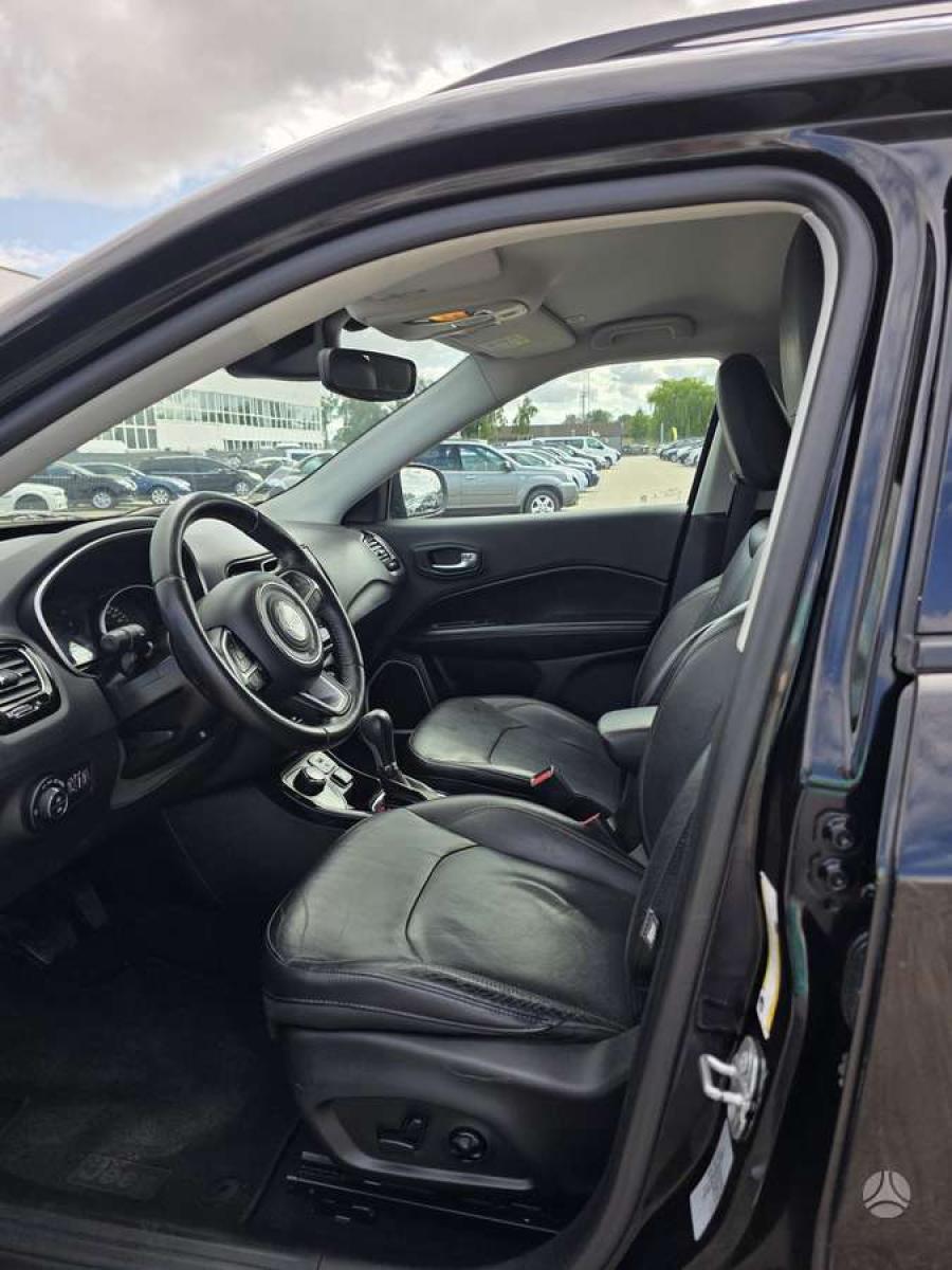 Black Jeep Compass 2017 in Marijampole, with an engine capacity of 1.96 L and mileage of 250 thousand km for 9500 €, photo 23 on AUTOMOTO.COM.LV