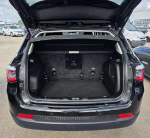 Black Jeep Compass 2017 in Marijampole, with an engine capacity of 1.96 L and mileage of 250 thousand km for 9500 €, photo 24 on AUTOMOTO.COM.LV