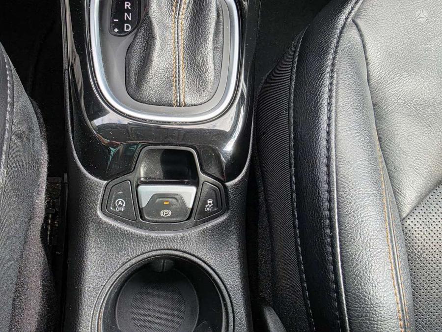 Black Jeep Compass 2017 in Marijampole, with an engine capacity of 1.96 L and mileage of 250 thousand km for 9500 €, photo 29 on AUTOMOTO.COM.LV
