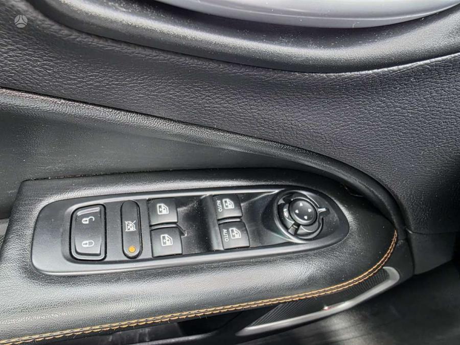 Black Jeep Compass 2017 in Marijampole, with an engine capacity of 1.96 L and mileage of 250 thousand km for 9500 €, photo 37 on AUTOMOTO.COM.LV