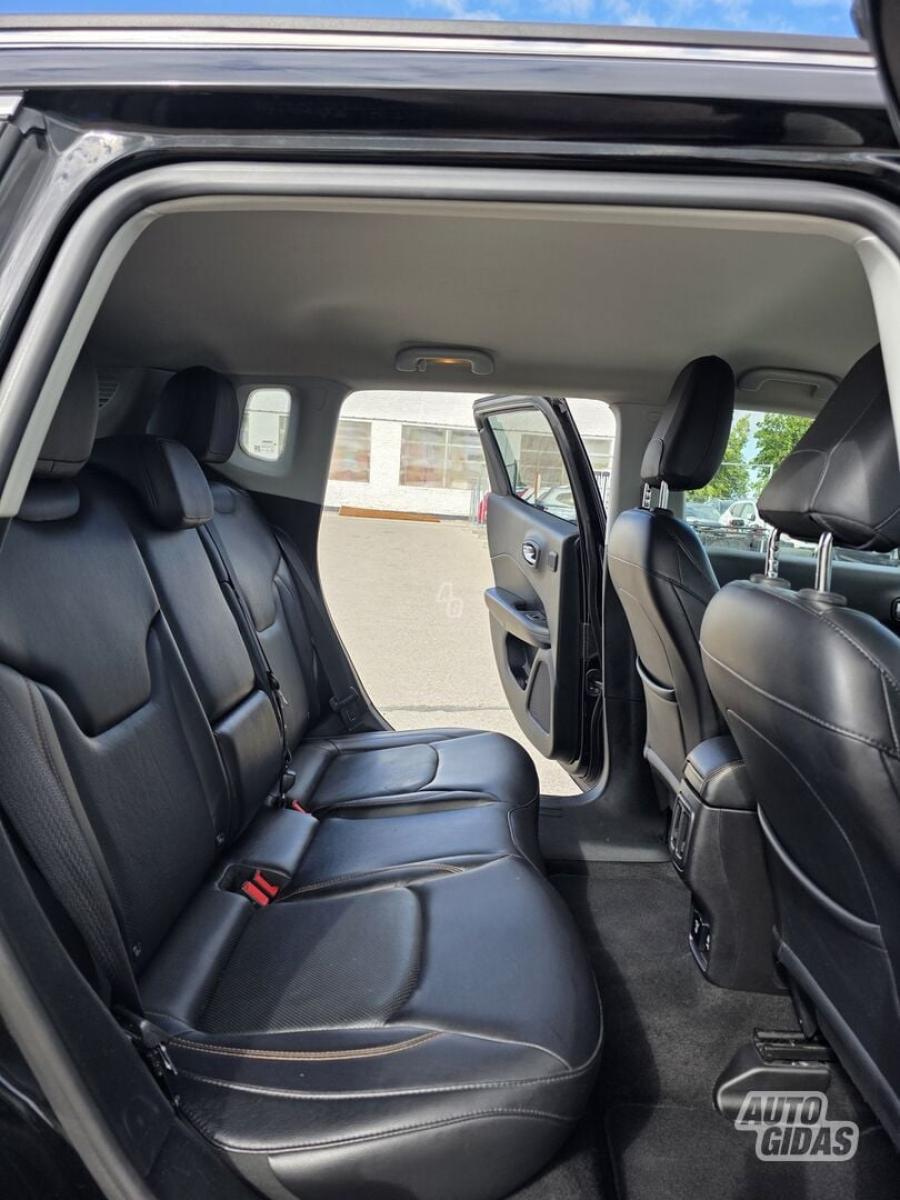 Melns Jeep Compass 2017 Marijampole, ar dzinēja tilpumu 2.00 L un nobraukumu 250 tūkst. km par 9500 €, foto 18 vietnē AUTOMOTO.COM.LV