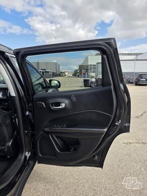 Melns Jeep Compass 2017 Marijampole, ar dzinēja tilpumu 2.00 L un nobraukumu 250 tūkst. km par 9500 €, foto 21 vietnē AUTOMOTO.COM.LV