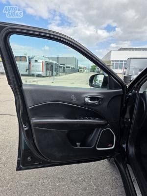 Melns Jeep Compass 2017 Marijampole, ar dzinēja tilpumu 2.00 L un nobraukumu 250 tūkst. km par 9500 €, foto 23 vietnē AUTOMOTO.COM.LV