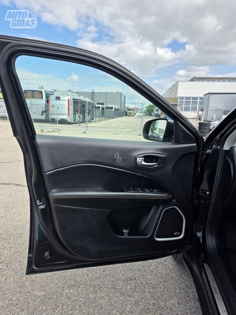 Melns Jeep Compass 2017 Marijampole, ar dzinēja tilpumu 2.00 L un nobraukumu 250 tūkst. km par 9500 €, foto 23 vietnē AUTOMOTO.COM.LV