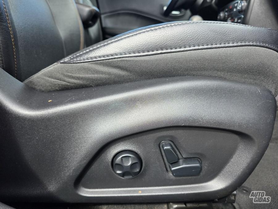 Melns Jeep Compass 2017 Marijampole, ar dzinēja tilpumu 2.00 L un nobraukumu 250 tūkst. km par 9500 €, foto 32 vietnē AUTOMOTO.COM.LV