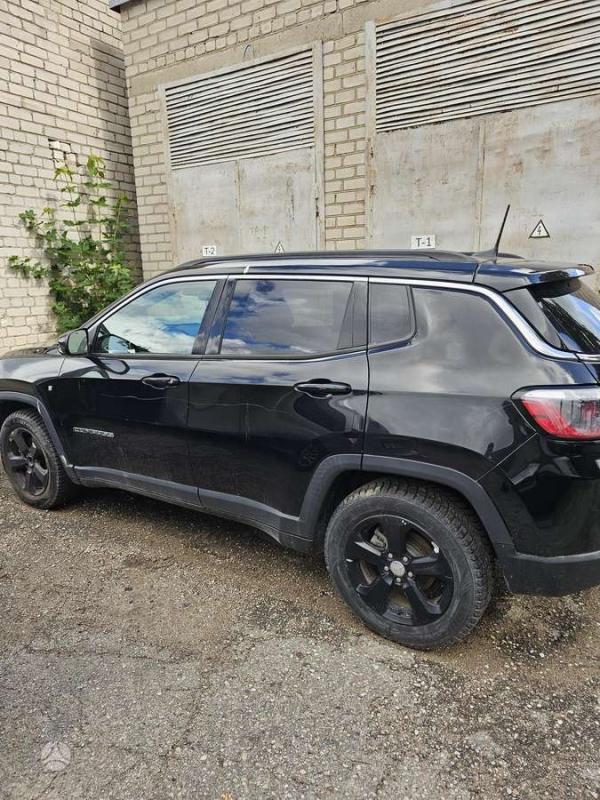 Black Jeep Compass 2017 in Plunge, with an engine capacity of 2.40 L and mileage of 144 thousand km for 4000 €, photo 2 on AUTOMOTO.COM.LV