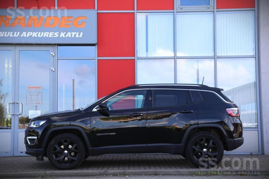 Black Jeep Compass 2017 in Riga, with an engine capacity of 1.40 L and mileage of 168 thousand km for 10995 €, photo 3 on AUTOMOTO.COM.LV