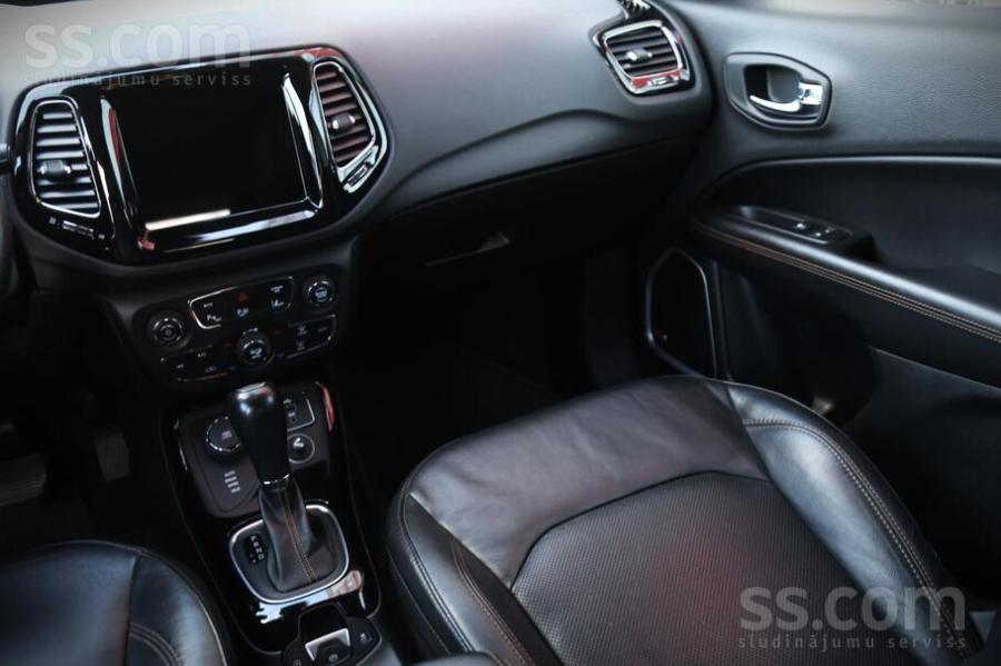 Black Jeep Compass 2017 in Riga, with an engine capacity of 1.40 L and mileage of 168 thousand km for 10995 €, photo 10 on AUTOMOTO.COM.LV