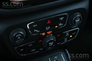 Black Jeep Compass 2017 in Riga, with an engine capacity of 1.40 L and mileage of 168 thousand km for 10995 €, photo 23 on AUTOMOTO.COM.LV