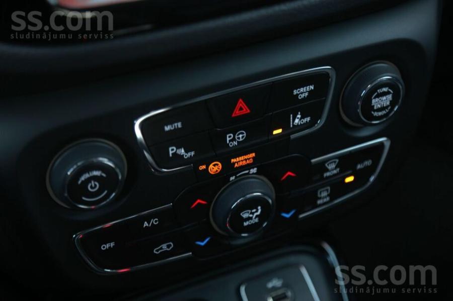 Black Jeep Compass 2017 in Riga, with an engine capacity of 1.40 L and mileage of 168 thousand km for 10995 €, photo 23 on AUTOMOTO.COM.LV