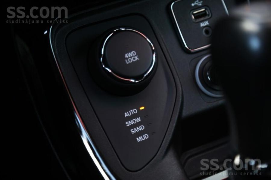 Black Jeep Compass 2017 in Riga, with an engine capacity of 1.40 L and mileage of 168 thousand km for 10995 €, photo 24 on AUTOMOTO.COM.LV