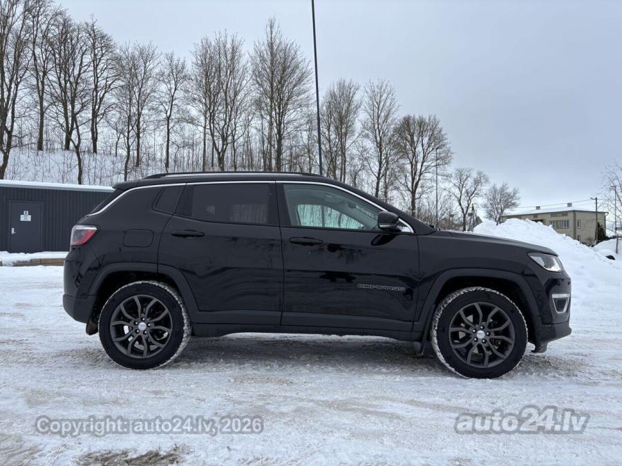 Melns Jeep Compass 2018 Rakvere, ar dzinēja tilpumu 2.00 L un nobraukumu 112 tūkst. km par 18000 €, foto 1 vietnē AUTOMOTO.COM.LV