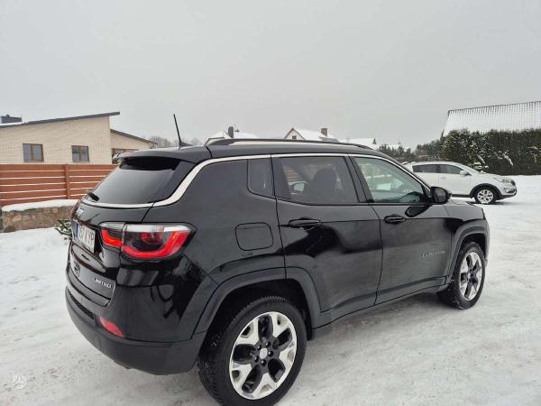 Black Jeep Compass 2018 in Marijampole, with an engine capacity of 1.37 L and mileage of 78 thousand km for 13500 €, photo 8 on AUTOMOTO.COM.LV