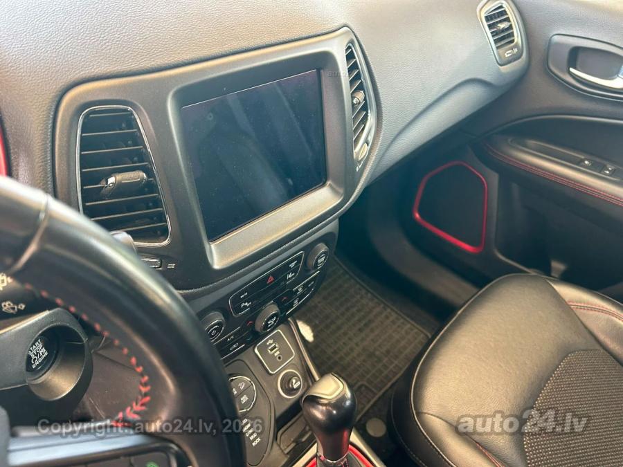 Melns Jeep Compass 2018 Tallina, ar dzinēja tilpumu 2.00 L un nobraukumu 127 tūkst. km par 14900 €, foto 6 vietnē AUTOMOTO.COM.LV