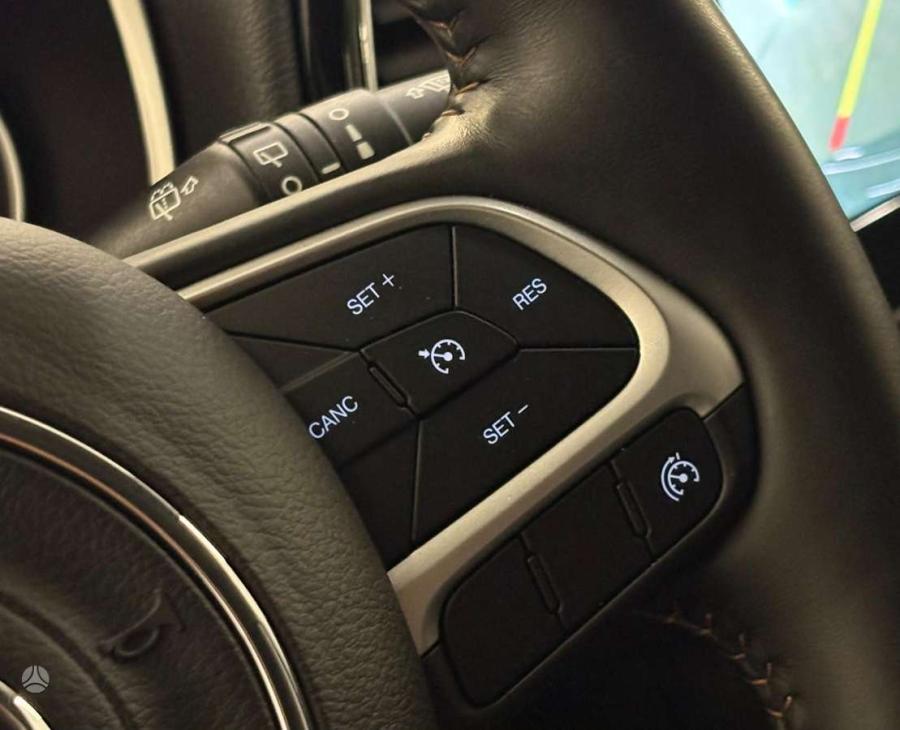 Black Jeep Compass 2018 in Marijampole, with an engine capacity of 1.37 L and mileage of 96 thousand km for 12950 €, photo 13 on AUTOMOTO.COM.LV