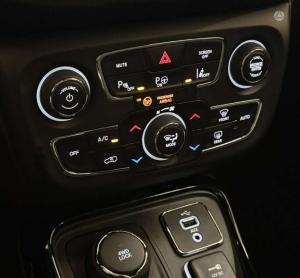 Black Jeep Compass 2018 in Marijampole, with an engine capacity of 1.37 L and mileage of 96 thousand km for 12950 €, photo 15 on AUTOMOTO.COM.LV