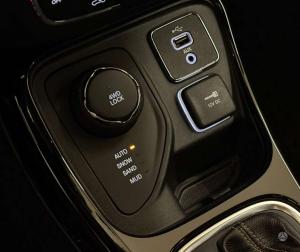 Black Jeep Compass 2018 in Marijampole, with an engine capacity of 1.37 L and mileage of 96 thousand km for 12950 €, photo 19 on AUTOMOTO.COM.LV