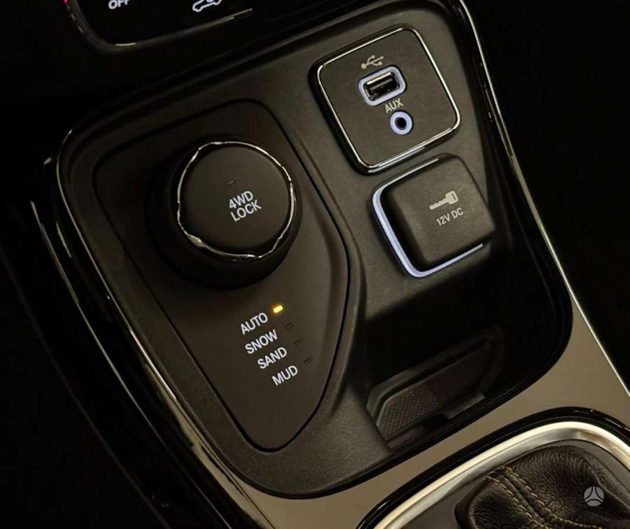 Black Jeep Compass 2018 in Marijampole, with an engine capacity of 1.37 L and mileage of 96 thousand km for 12950 €, photo 19 on AUTOMOTO.COM.LV