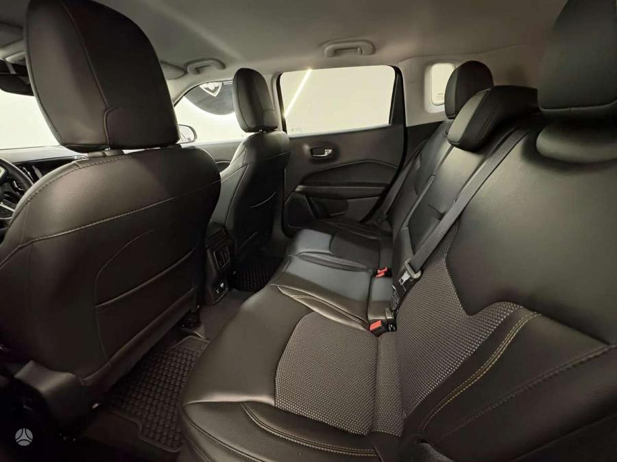 Black Jeep Compass 2018 in Marijampole, with an engine capacity of 1.37 L and mileage of 96 thousand km for 12950 €, photo 25 on AUTOMOTO.COM.LV