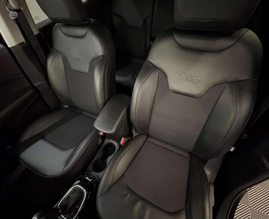Black Jeep Compass 2018 in Marijampole, with an engine capacity of 1.37 L and mileage of 96 thousand km for 12950 €, photo 29 on AUTOMOTO.COM.LV