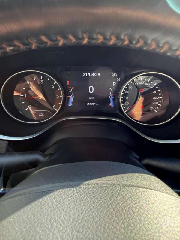 Black Jeep Compass 2018 in Ukmerge, with an engine capacity of 1.96 L and mileage of 254 thousand km for 10500 €, photo 7 on AUTOMOTO.COM.LV