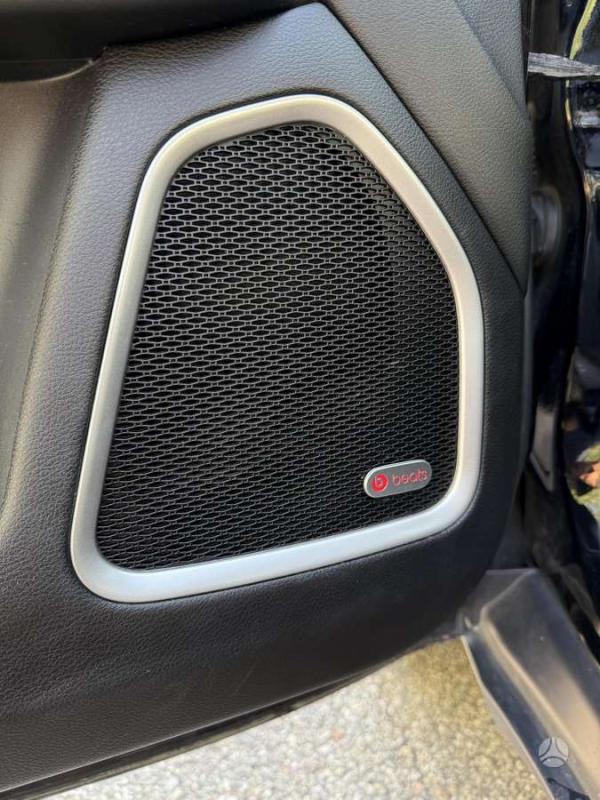 Black Jeep Compass 2018 in Ukmerge, with an engine capacity of 1.96 L and mileage of 254 thousand km for 10500 €, photo 9 on AUTOMOTO.COM.LV