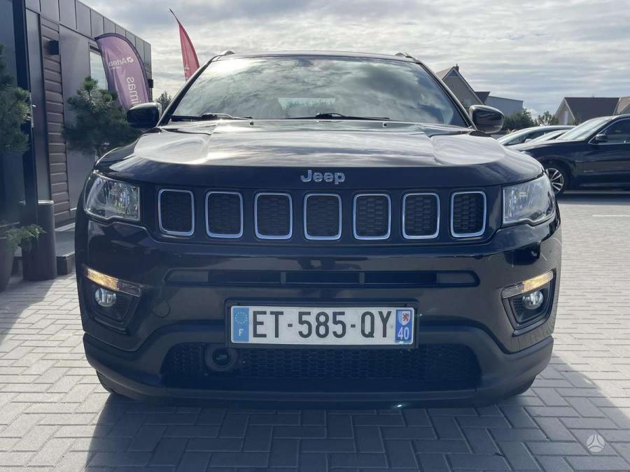 Black Jeep Compass 2018 in Taurage, with an engine capacity of 1.96 L and mileage of 195 thousand km for 9400 €, photo 3 on AUTOMOTO.COM.LV