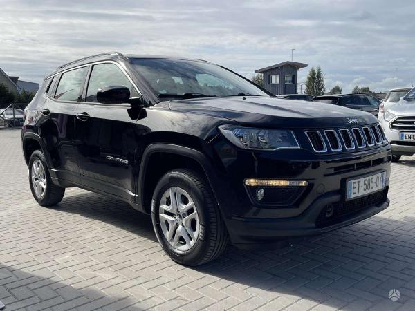Black Jeep Compass 2018 in Taurage, with an engine capacity of 1.96 L and mileage of 195 thousand km for 9400 €, photo 4 on AUTOMOTO.COM.LV