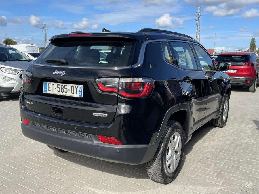 Black Jeep Compass 2018 in Taurage, with an engine capacity of 1.96 L and mileage of 195 thousand km for 9400 €, photo 5 on AUTOMOTO.COM.LV