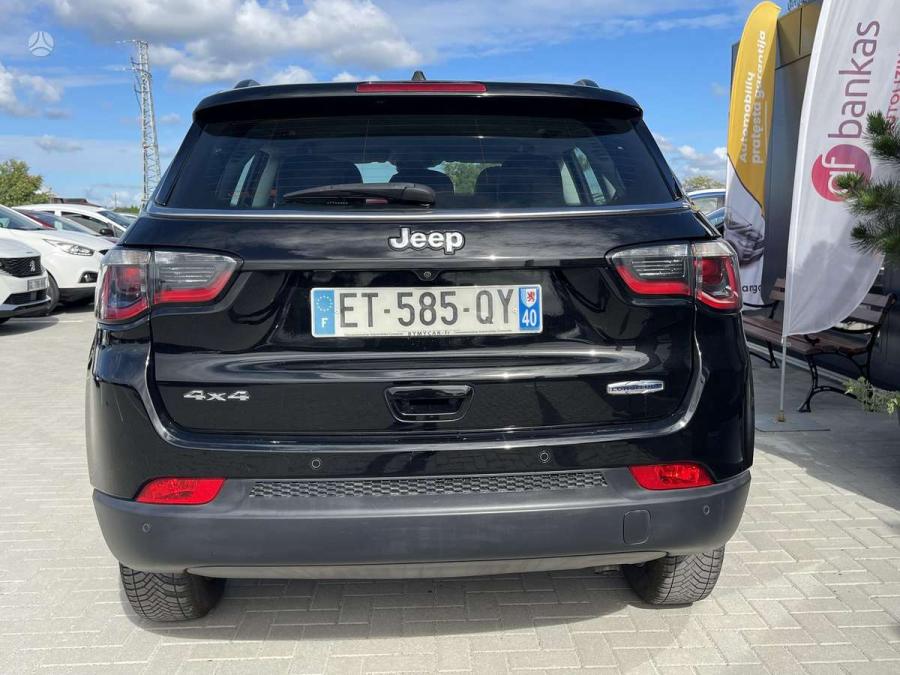 Black Jeep Compass 2018 in Taurage, with an engine capacity of 1.96 L and mileage of 195 thousand km for 9400 €, photo 6 on AUTOMOTO.COM.LV