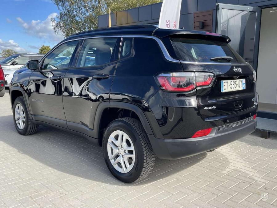 Black Jeep Compass 2018 in Taurage, with an engine capacity of 1.96 L and mileage of 195 thousand km for 9400 €, photo 7 on AUTOMOTO.COM.LV