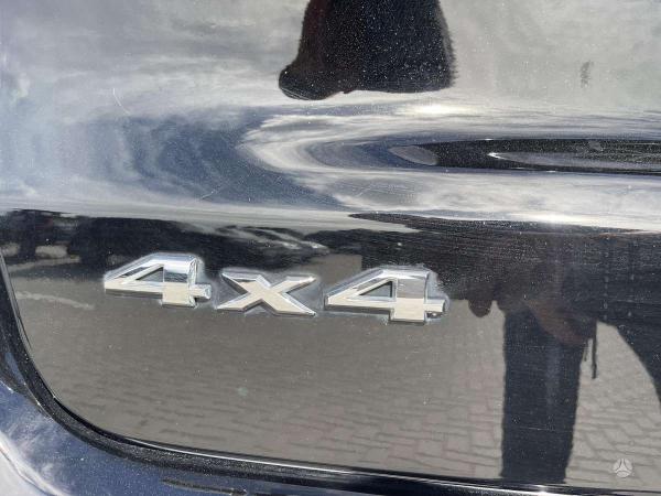 Black Jeep Compass 2018 in Taurage, with an engine capacity of 1.96 L and mileage of 195 thousand km for 9400 €, photo 9 on AUTOMOTO.COM.LV