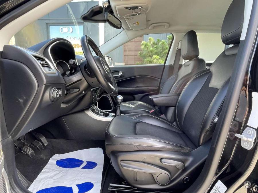 Black Jeep Compass 2018 in Taurage, with an engine capacity of 1.96 L and mileage of 195 thousand km for 9400 €, photo 13 on AUTOMOTO.COM.LV