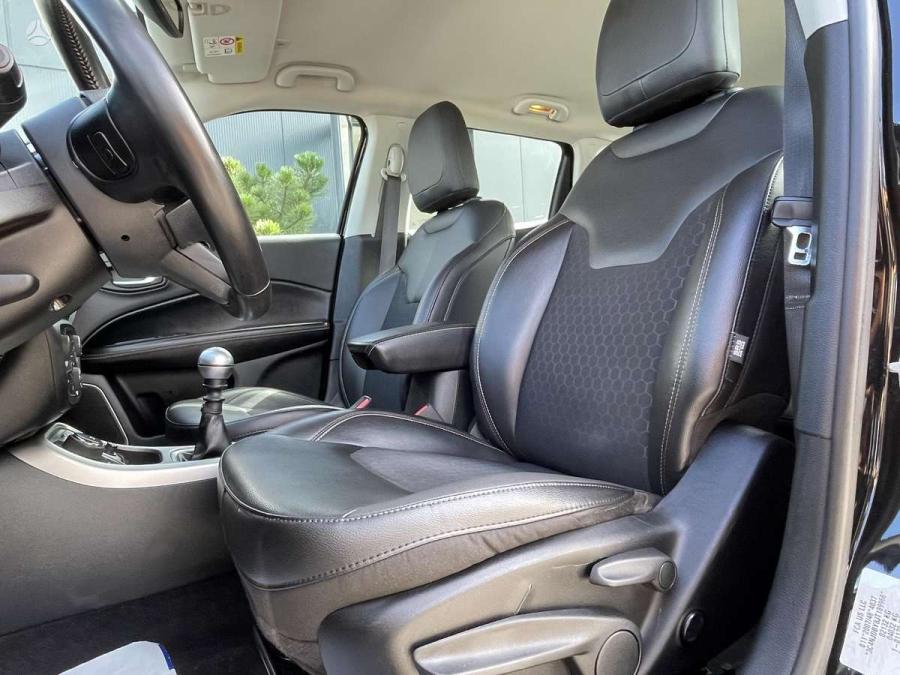 Black Jeep Compass 2018 in Taurage, with an engine capacity of 1.96 L and mileage of 195 thousand km for 9400 €, photo 15 on AUTOMOTO.COM.LV