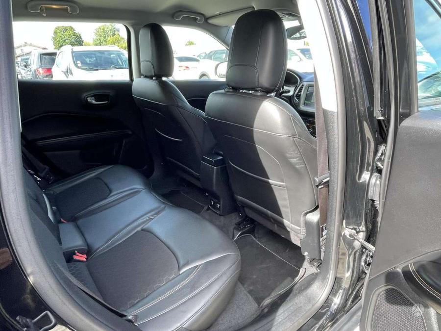 Black Jeep Compass 2018 in Taurage, with an engine capacity of 1.96 L and mileage of 195 thousand km for 9400 €, photo 17 on AUTOMOTO.COM.LV