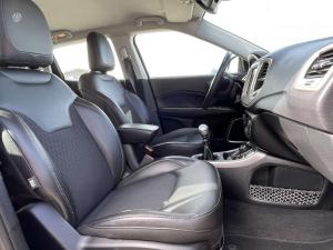 Black Jeep Compass 2018 in Taurage, with an engine capacity of 1.96 L and mileage of 195 thousand km for 9400 €, photo 19 on AUTOMOTO.COM.LV