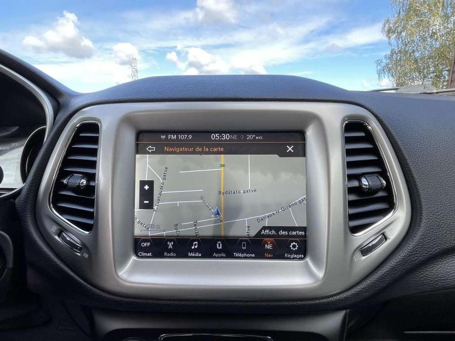 Black Jeep Compass 2018 in Taurage, with an engine capacity of 1.96 L and mileage of 195 thousand km for 9400 €, photo 21 on AUTOMOTO.COM.LV